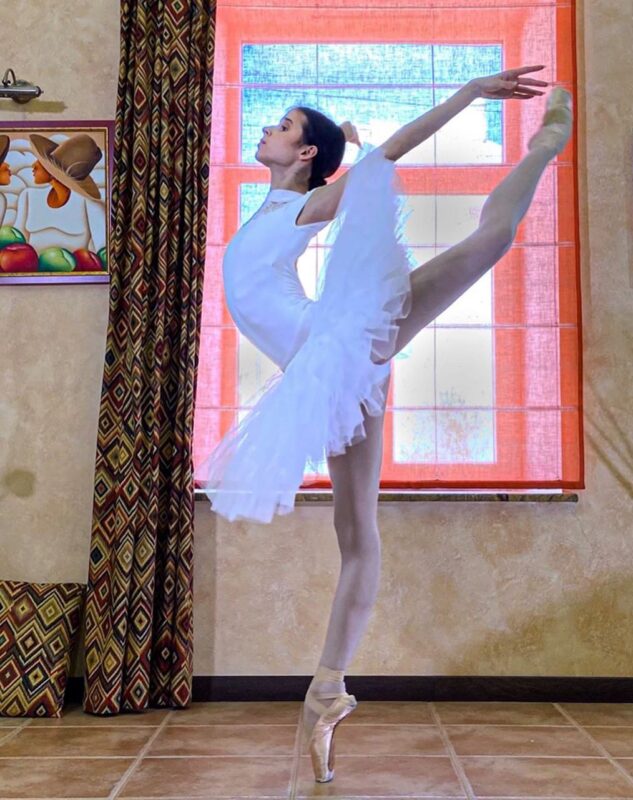 Attitude, position de danse classique : photos