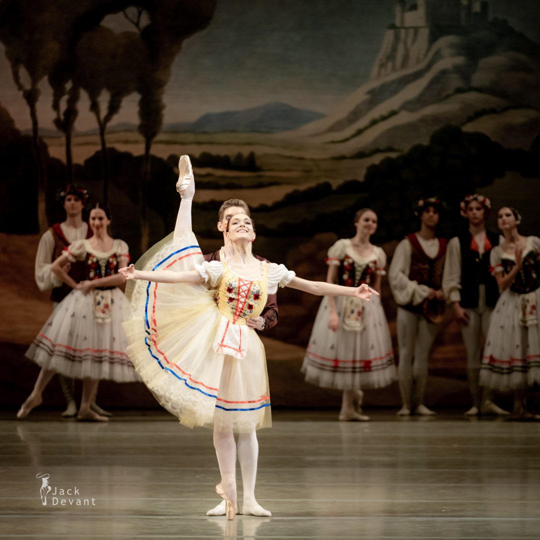 Chloé Réveillon, danseuse soliste au Marinsky : plein d'info