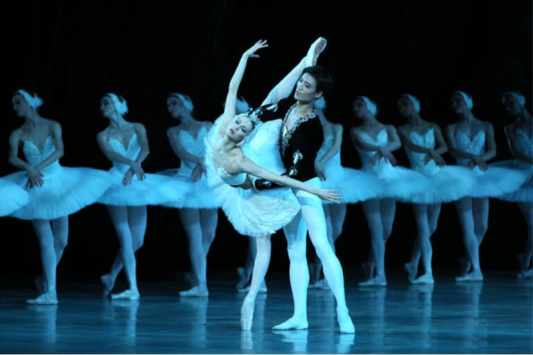 Le Lac des Cygnes (Swan Lake), le ballet le + célèbre au monde