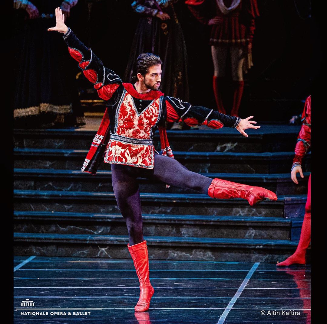 Dario Elia : professeur de danse à la Dutch National Ballet Academy
